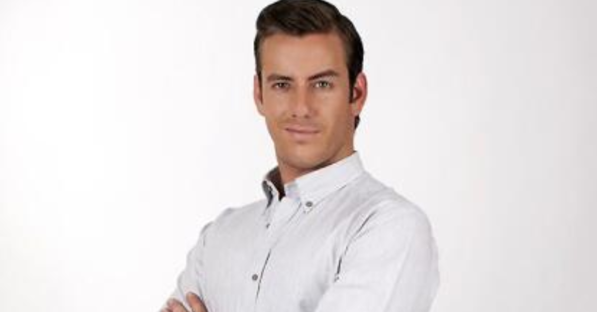 Head Over Heels: Rodrigo Proposes to Natalia!